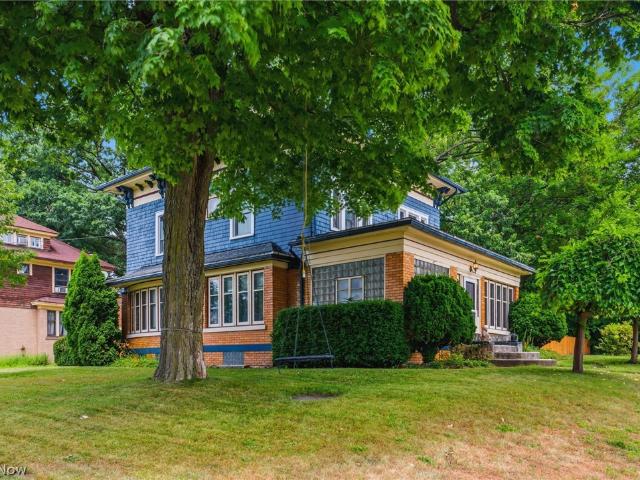 308 North Avenue NE