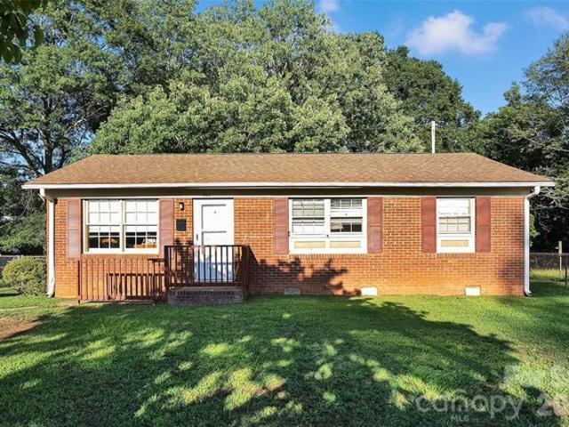308 S Pine St, Dallas, NC 28034