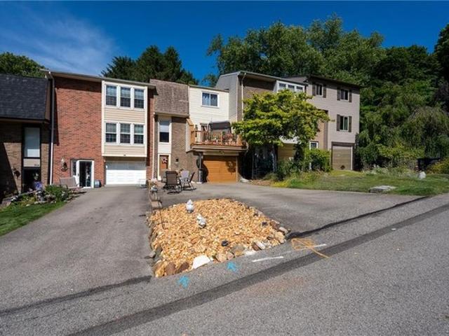 308 Shadow Wood Ct, Trafford, PA 15085