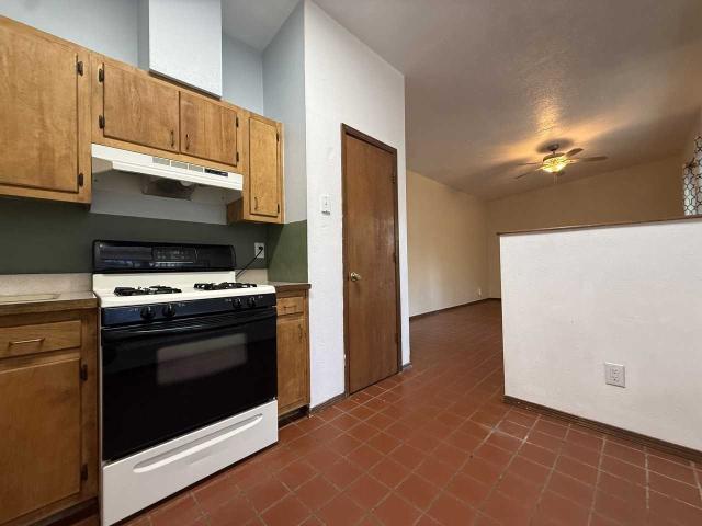 308 Stanford Dr Se 2 Bedroom Apartment for Rent at 308 Stanford Dr Se, Albuquerque, NM 87106 University Heights
