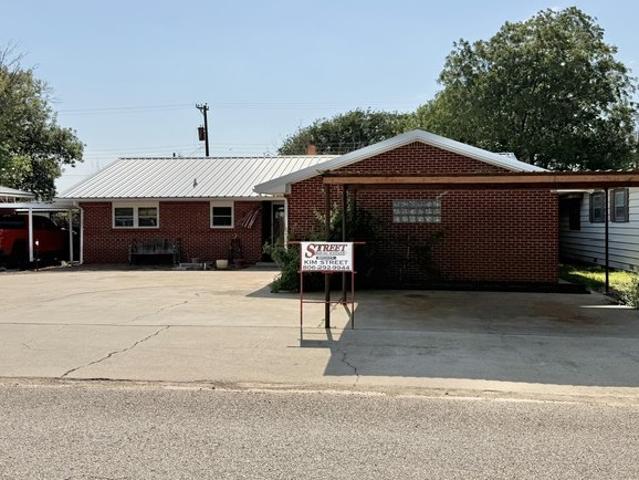 308 SW 7th St, Lockney, TX 79241