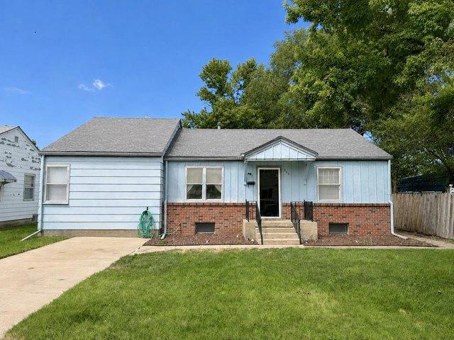308 Pembroke Ln, Ellinwood, KS 67526