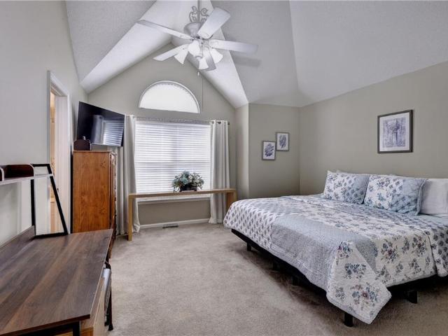 308 Queens CRES