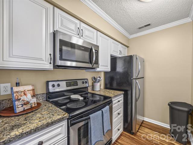308 Queens Rd, Unit 17, Charlotte, NC 28204 | MLS #4356 | Compass