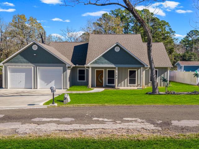 308 Resort Dr, Livingston, TX 77351 | MLS #10642 | Compass