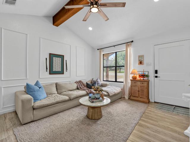 308 River Hills Dr
