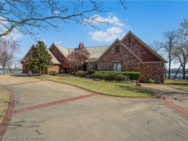 308 Rivercrest Drive