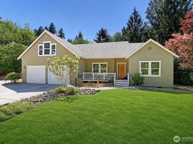 308 Ridgelawn Pl, Camano Island, WA 98282