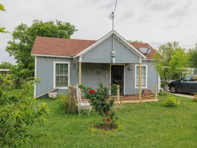 308 W 5th St, Coleman, TX 76834