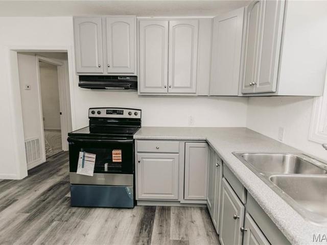 308 W 5th St, Dixon, MO 65459