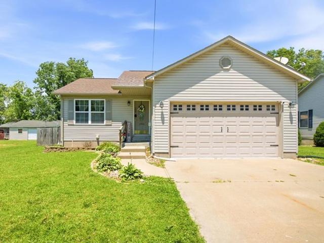 308 W Florence St, Sesser, IL 62884