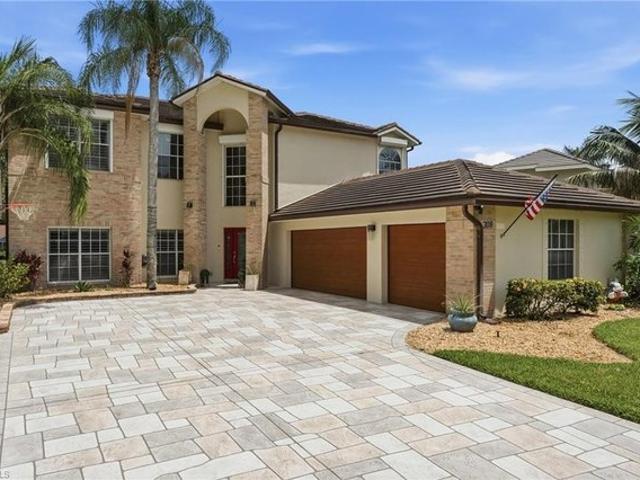 308 Wentworth Ct, Naples, FL 34104