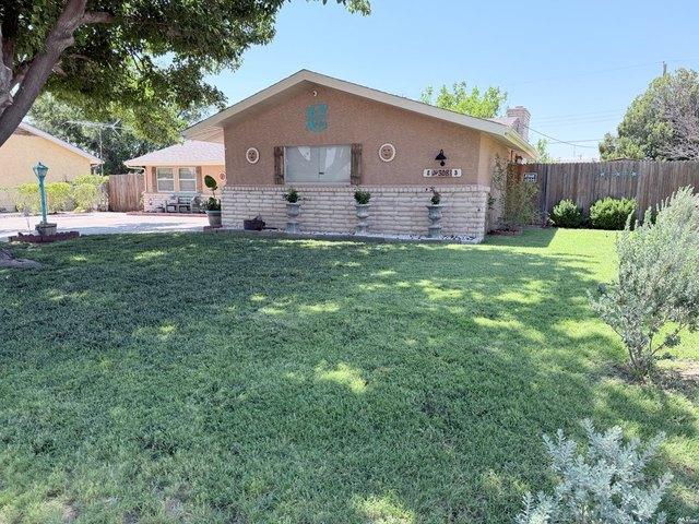 308 Twin Diamond Rd, Roswell, NM 88201