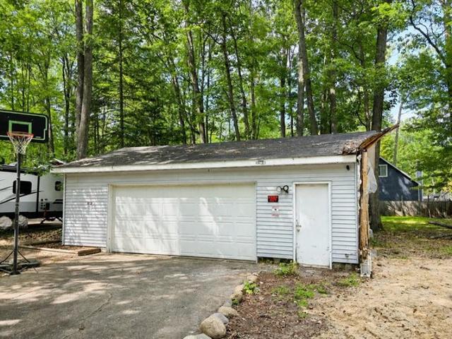 308 Vista Dr, Roscommon, MI 48653