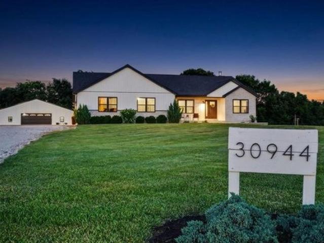 30944 Bonnie Bell Dr, Warrenton, MO 63383