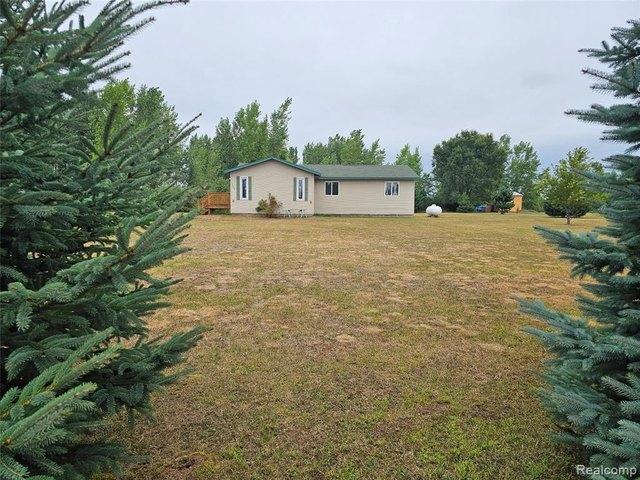 3094 Country Ln, Fairgrove, MI 48723
