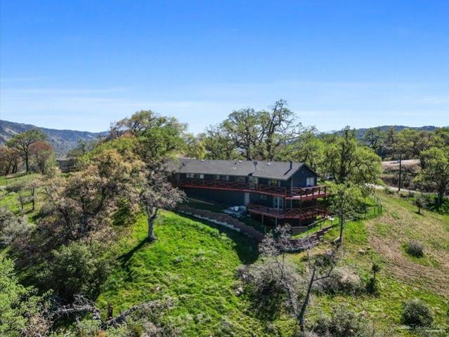 30951 Pinedale Dr, Tehachapi, CA 93561