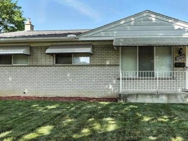 30955 Iroquois Dr, Warren, MI 48088