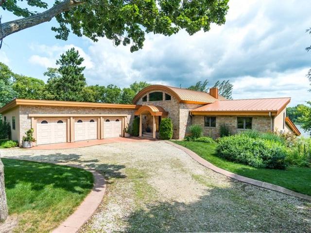 30960 Old Mill Rd, Dresbach, MN 55947