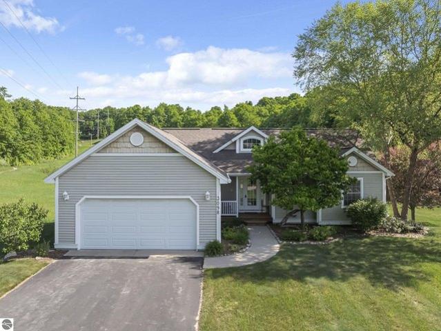 3098 Crown Wood Ct, Traverse City, MI 49685