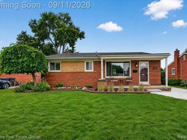 30990 Orangelawn St, Livonia, MI 48150