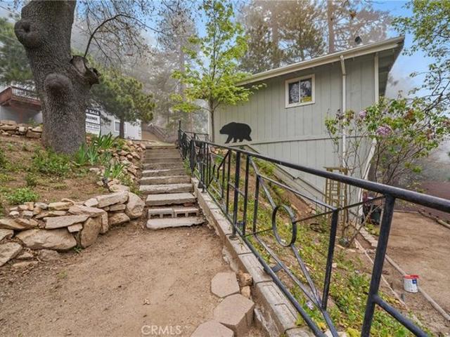 30919 Valley Oak Dr, Running Springs, CA 92382