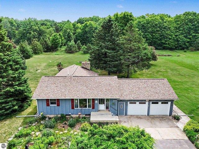 3091 Lake Ann Rd, Interlochen, MI 49643