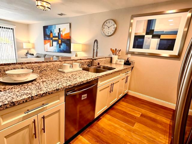 3092 Peppermill Cir