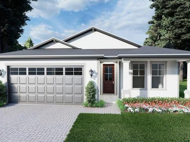 309 4th St, Geneva, FL 32732