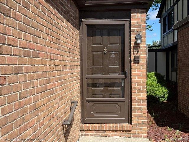 309 Country Club Dr Unit 25, Saint Clair Shores, MI 48082