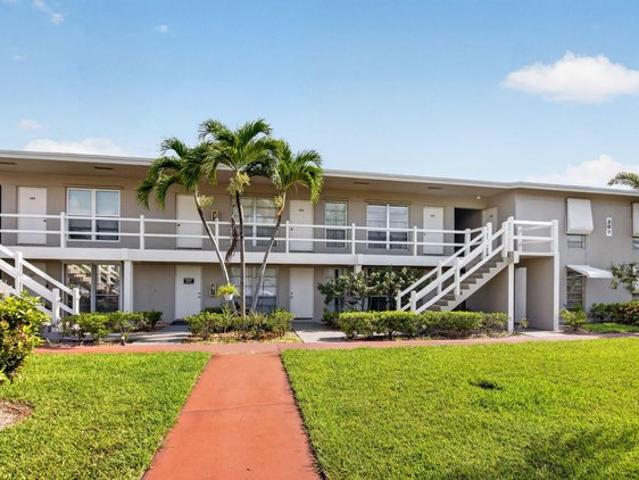 309 Circle Dr S, Boynton Beach, FL 33435