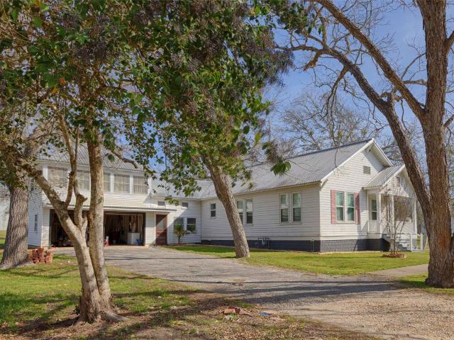 309 Anderson St, Schulenburg, TX 78956 | MLS #86073