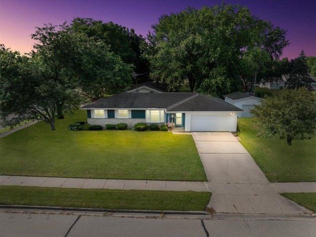 309 Braatz Dr, Kewaskum, WI 53040