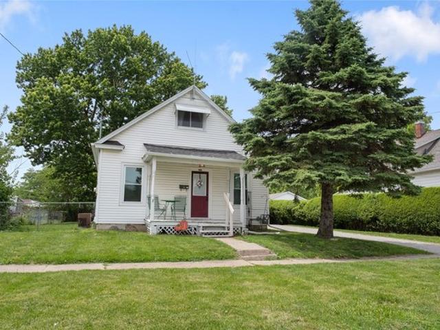 309 E 10th St S, Newton, IA 50208