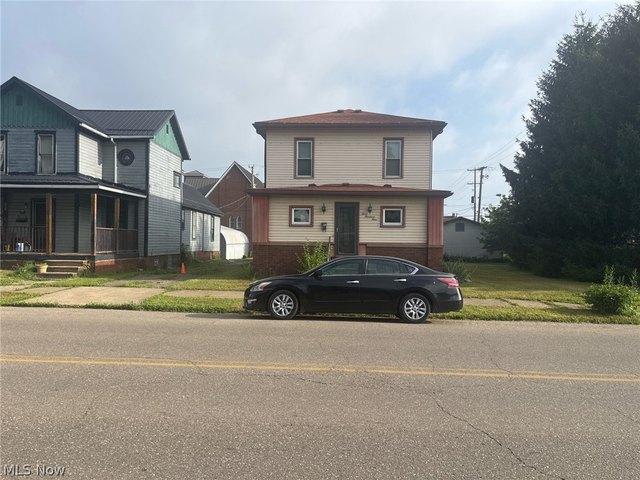 309 E 1st St, Uhrichsville, OH 44683