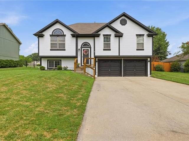 309 E Phillips St, Odessa, MO 64076