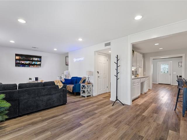 309 E. Pompano