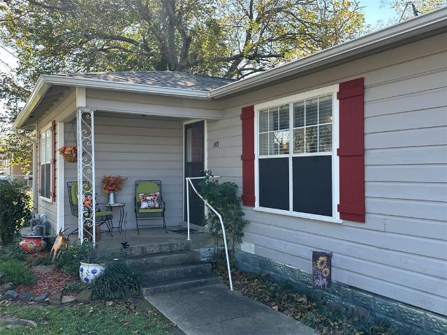 309 Elm St, Whitesboro, TX 76273 | MLS #21113 | Compass