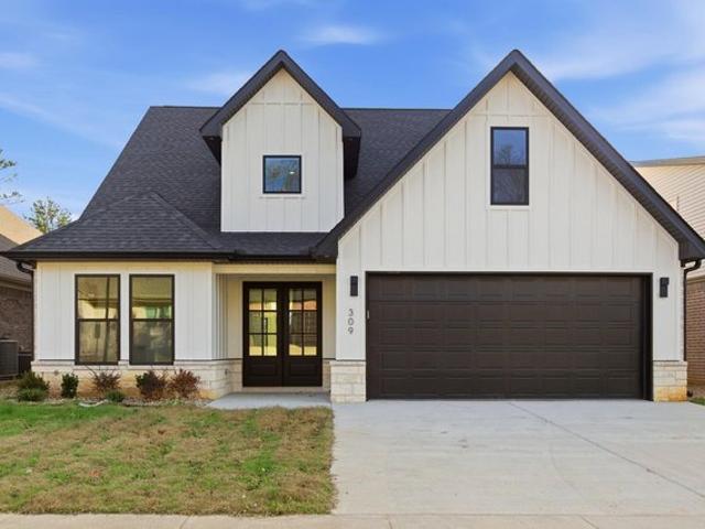 309 Kanis Ridge Dr, Little Rock, AR 72223