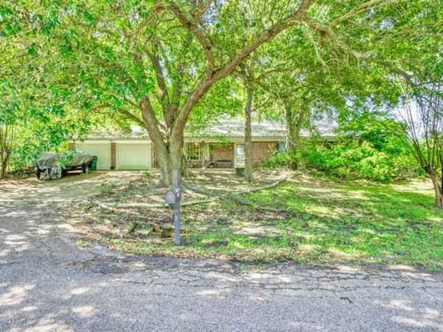 309 Heath Ave, Madisonville, TX 77864