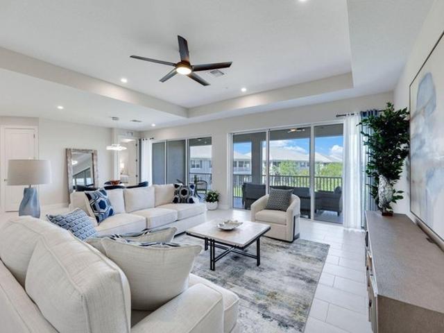 309 Indies Dr W Unit 202, Naples, FL 34114