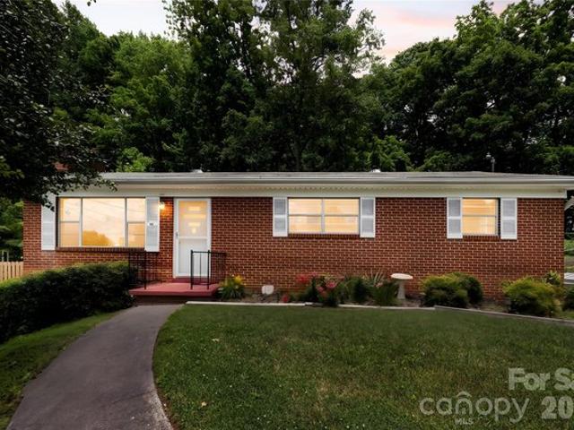 309 Oak Hill Rd, Candler, NC 28715