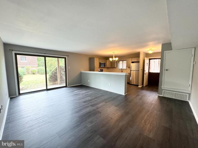 309 Meadow Woods Lane, Lawrence, US, NJ