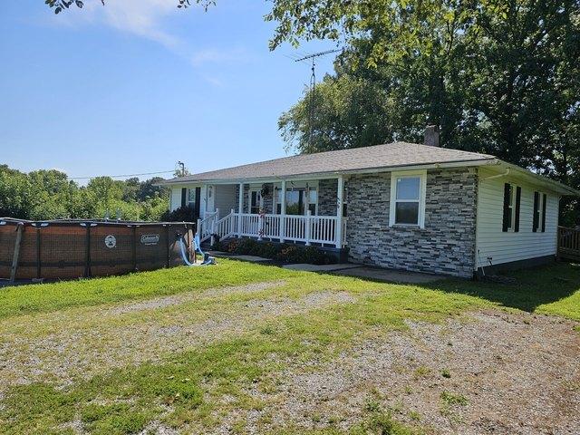 309 N Main St, Ina, IL 62846