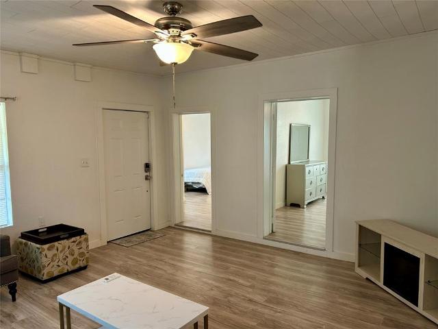 309 N Neches Street