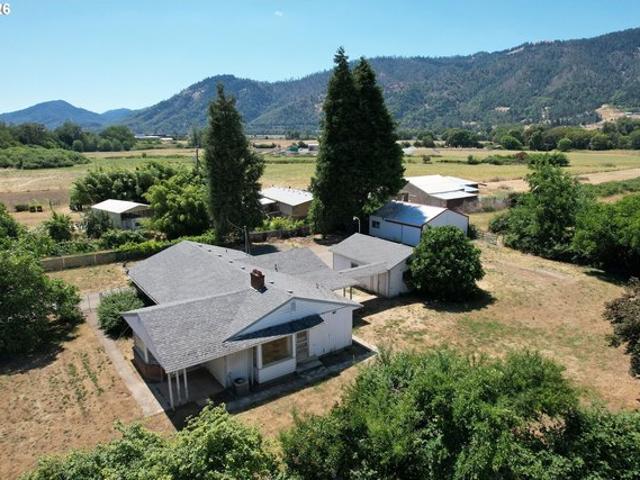 309 N Old Pacific Hwy, Myrtle Creek, OR 97457