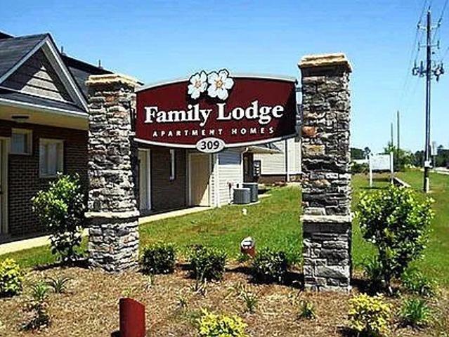 309 N Reilly Rd, Fayetteville, NC 28303