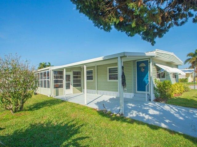 309 NE Pinelake Village Blvd, Jensen Beach, FL 34957