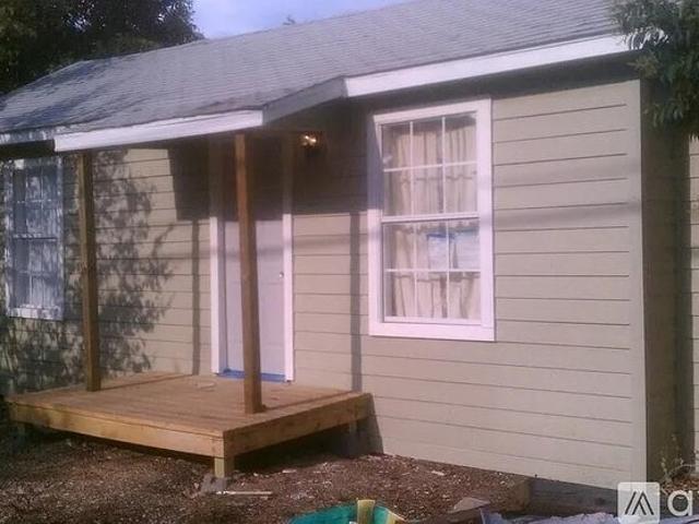 309 S Main St, Cedar Hill, TX 75104