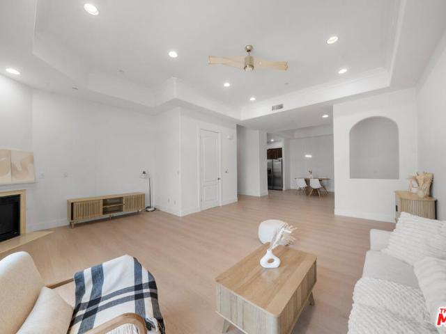 309 S Mariposa Avenue 301